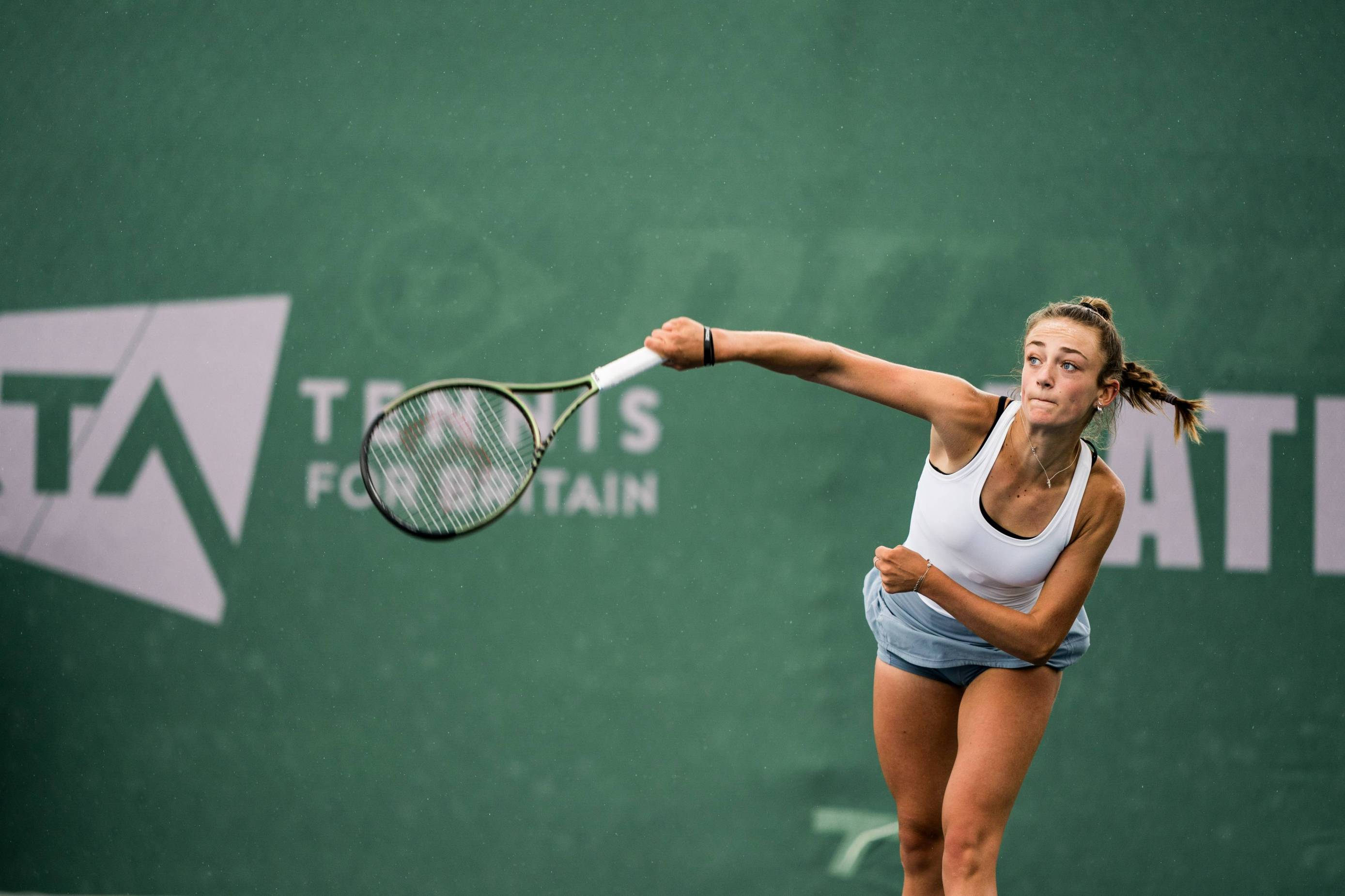 Isabelle Lacy and Luca Pow crowned 18U Junior National champions | LTA