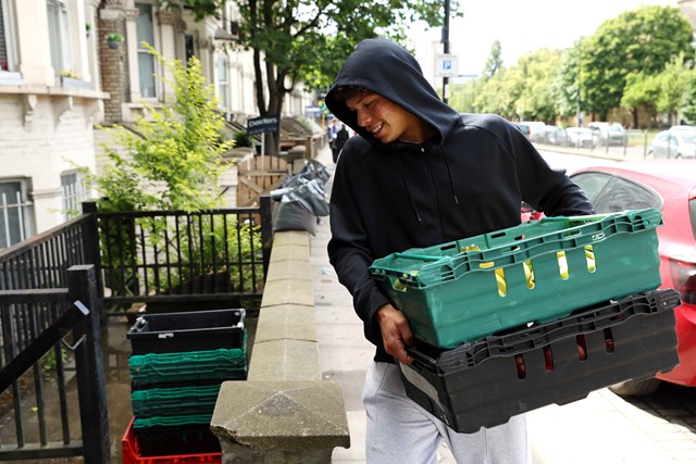 Ben Shelton delivers food to local community project to support sustainability efforts at cinch ...