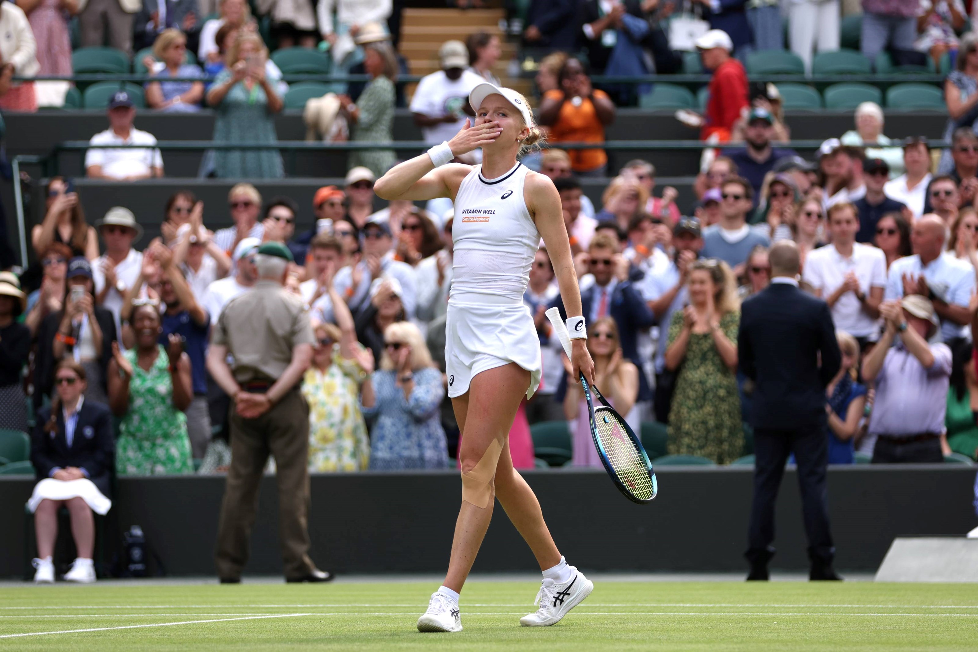 Wimbledon 2024: Harriet Dart edges match tie-break to win all-British ...