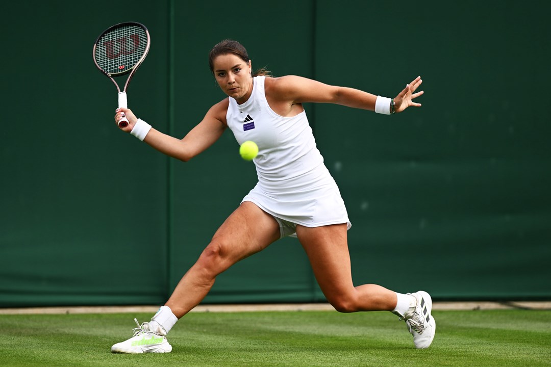 Jodie Burrage glides to victory in first-ever Grand Slam win