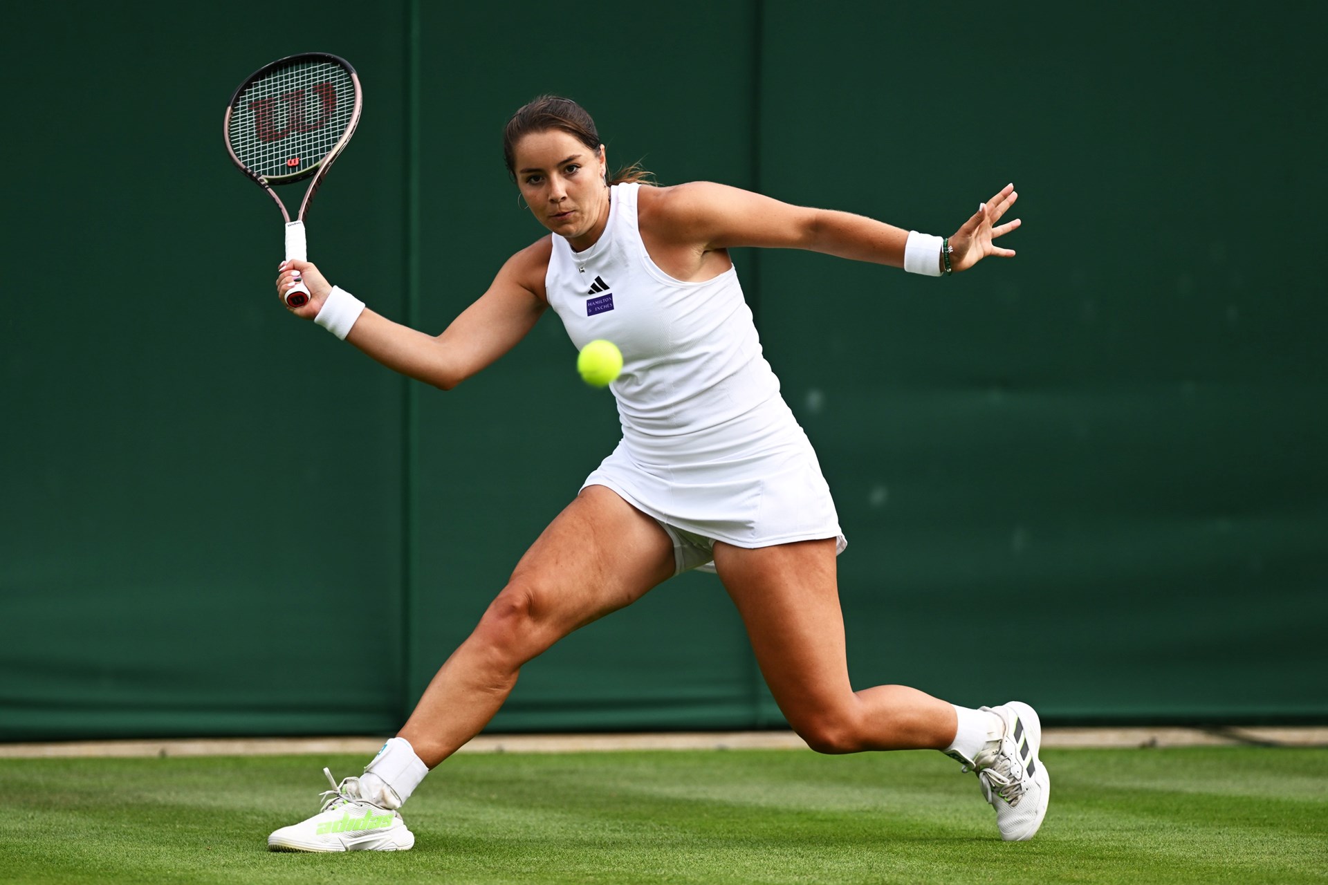 Jodie Burrage glides to victory in first-ever Grand Slam win