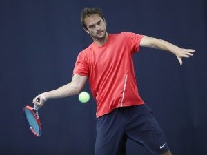 Peter Willcox and Phoebe Suthers claim National Deaf Tennis ...