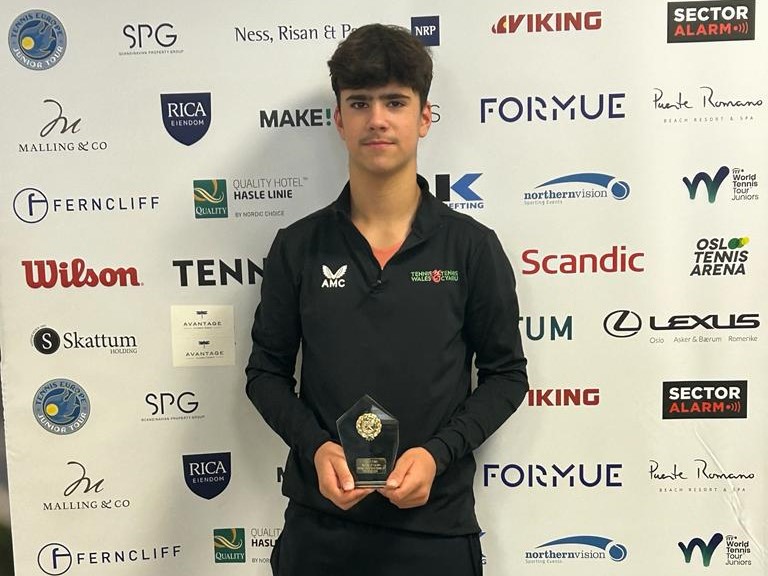 Niall Makes it Three